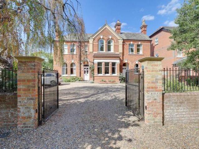 5 bedroom detached house for sale in Derby Road, Caversham, RG4