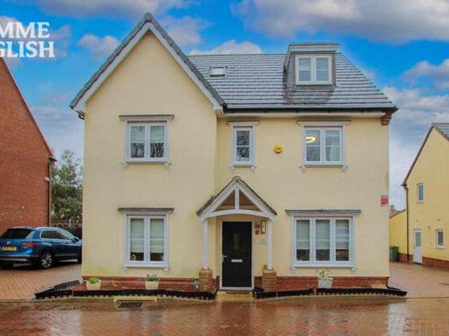 5 Bedroom Detached House For Sale In Dunton Fields, Laindon
