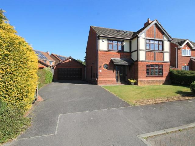5 bedroom detached house for sale in Emet Lane, Emersons Green, Bristol, BS16