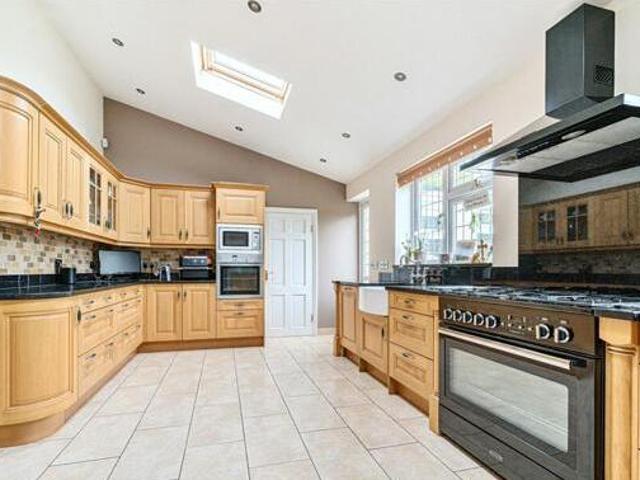 5 Bedroom Detached House For Sale In Enfield