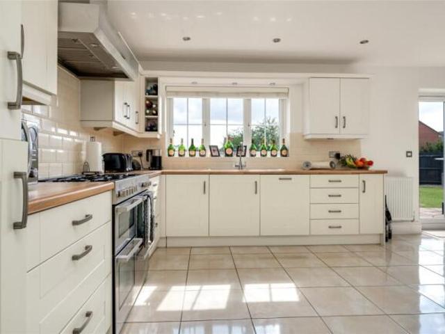 5 bedroom detached house for sale in Eatough Close, Syston, Leicester, LE7