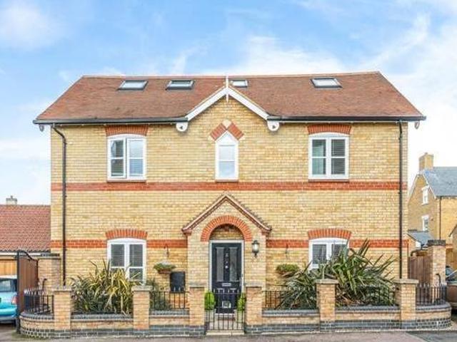 5 bedroom detached house for sale in Earnshaw Drive Fairfield Hitchin Herts SG5 4EZ SG5