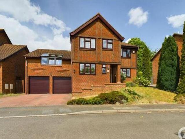 5 Bedroom Detached House For Sale In East Hunsbury, Northampton