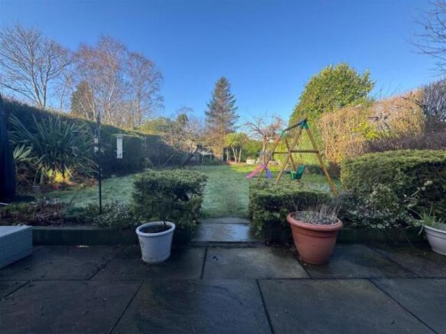 5 bedroom detached house for sale in Ecclesfield Road, Chapeltown, S35
