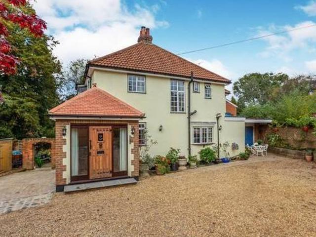 5 bedroom detached house for sale in Ellingham Road Hemel Hempstead HP2