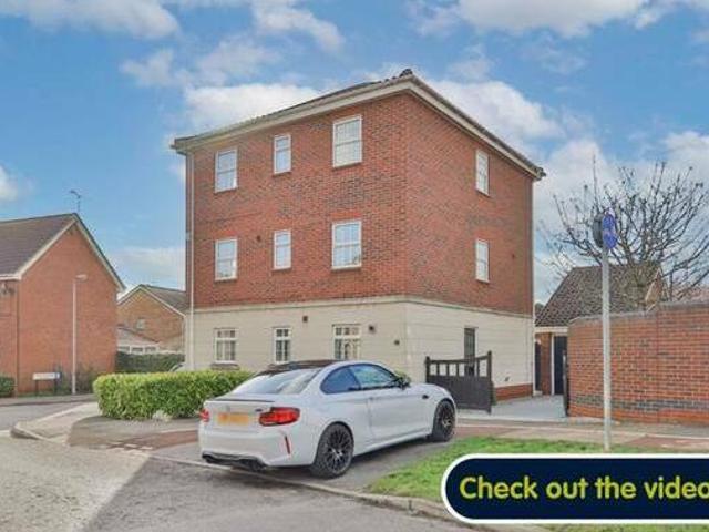 5 bedroom detached house for sale in Elloughtonthorpe Way Brough HU15 1TJ HU15