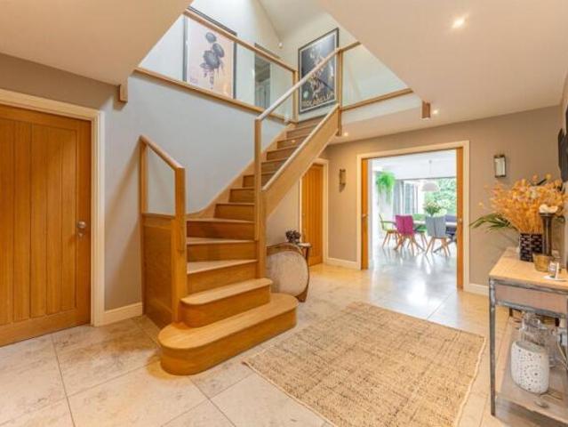 5 bedroom detached house for sale in Elm Bank Close, Leamington Spa, Warwickshire, CV32