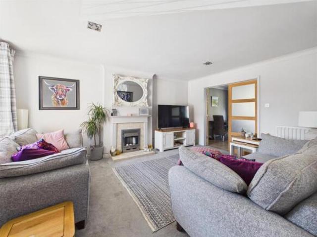 5 bedroom detached house for sale in Foxleigh Crescent, Longlevens, Gloucester, GL2