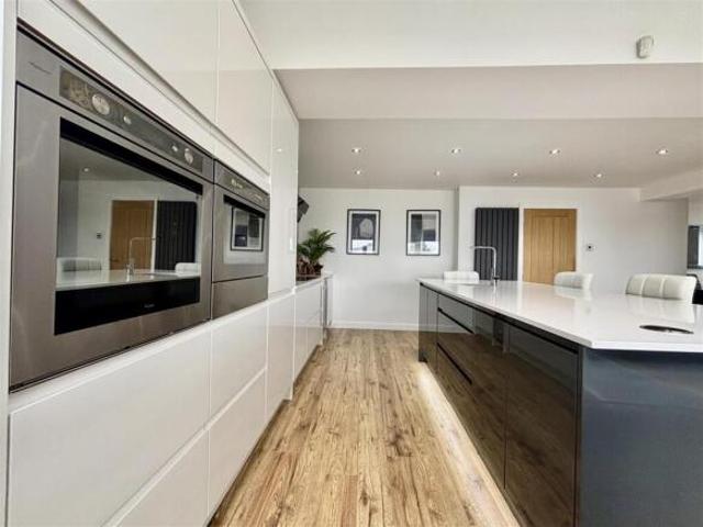 5 bedroom detached house for sale in Foster Park Grove, Denholme, Bradford, BD13