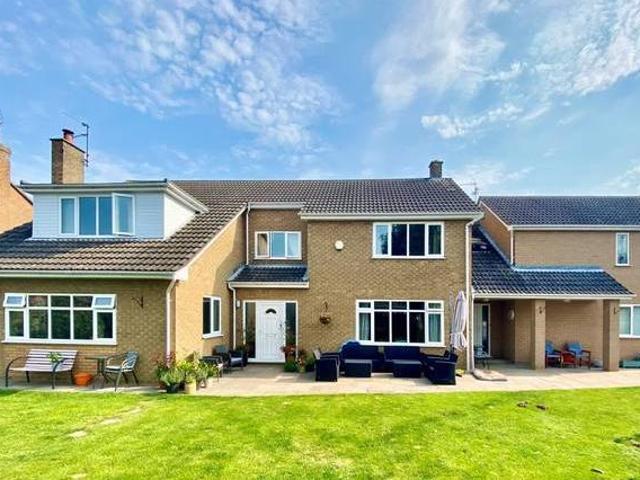 5 bedroom detached house for sale in Fairview Way Spalding PE11