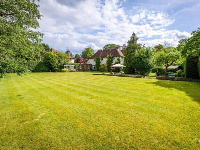 5 bedroom detached house for sale in Fairway, Guildford, Surrey GU1