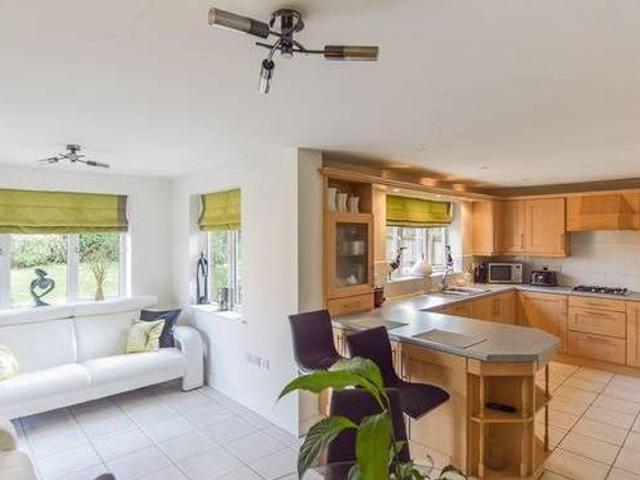 5 bedroom detached house for sale in Falkirk Avenue Widnes WA8