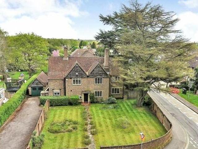 5 Bedroom Detached House For Sale In Farnborough, Hampshire