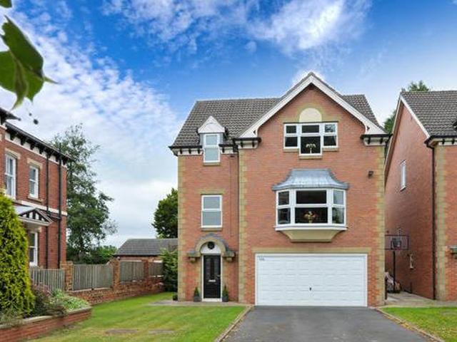 5 bedroom detached house for sale in Ferrybridge Road Castleford WF10