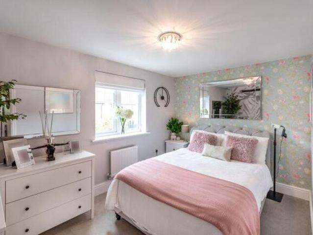 5 bedroom detached house for sale in Fillies Avenue, Doncaster, DN4