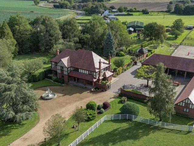 5 Bedroom Detached House For Sale In Fleet