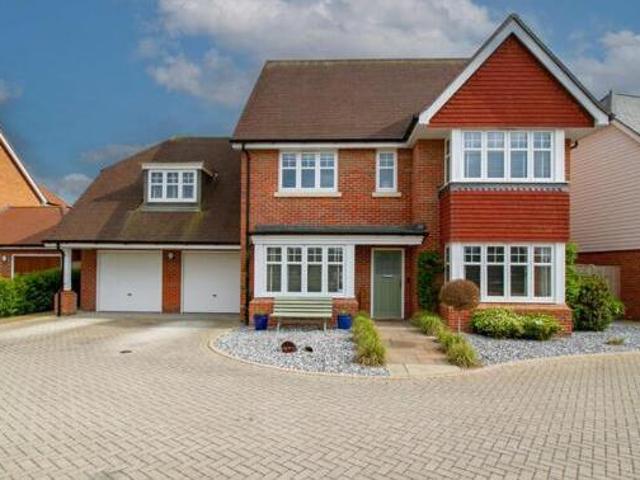 5 Bedroom Detached House For Sale In Fleet