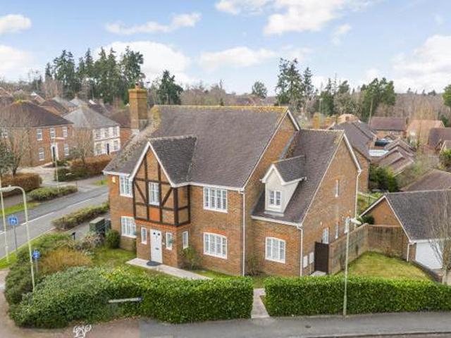 5 Bedroom Detached House For Sale In Fleet