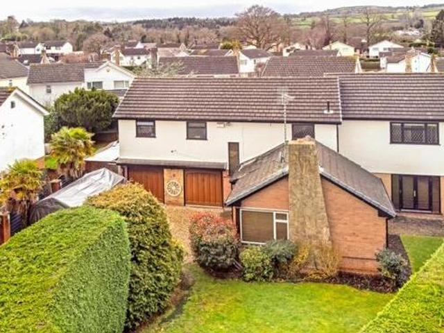 5 Bedroom Detached House For Sale In Flint Mountain