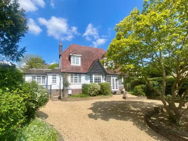 5 bedroom detached house for sale in Furze Road, High Salvingt.