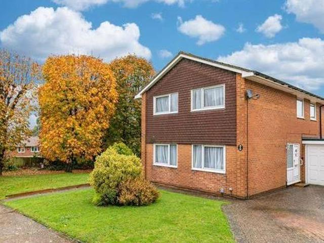 5 bedroom detached house for sale in Kelso Close Worth Crawley West Sussex RH10