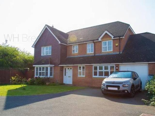 5 bedroom detached house for sale in Kendal Meadow Chestfield CT5