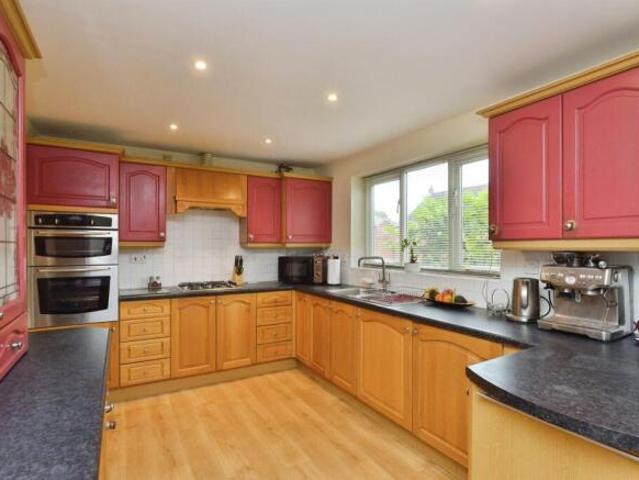 5 bedroom detached house for sale in Kendall Place, Medbourne, Milton Keynes, MK5