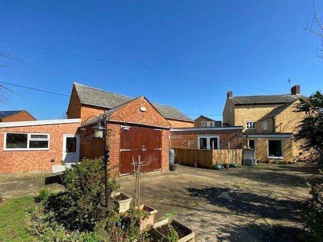 5 Bedroom Detached House For Sale In Kilsby, Warwickshire