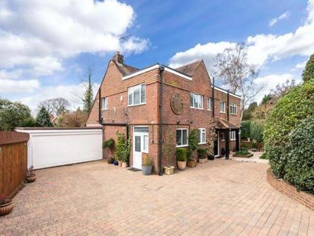 5 Bedroom Detached House For Sale In Kingswood