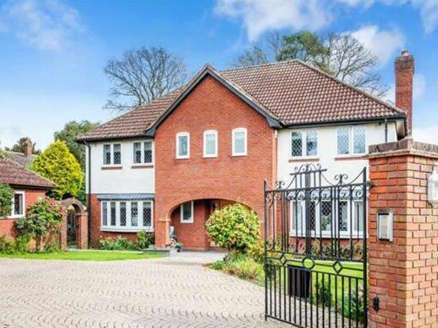 5 Bedroom Detached House For Sale In Kingswood