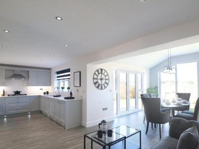 5 Bedroom Detached House For Sale In Kings Grove, Grimsby