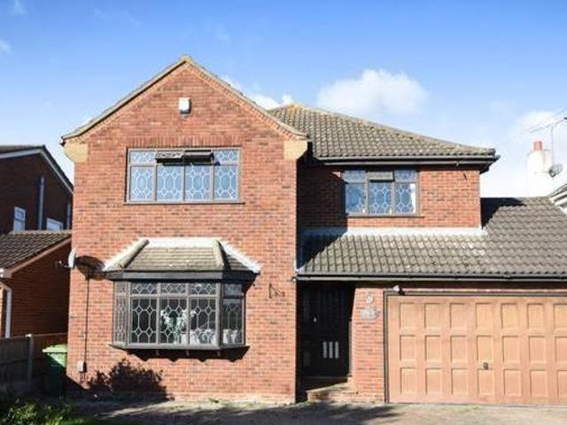 5 bedroom detached house for sale in Kings Road Basildon SS15