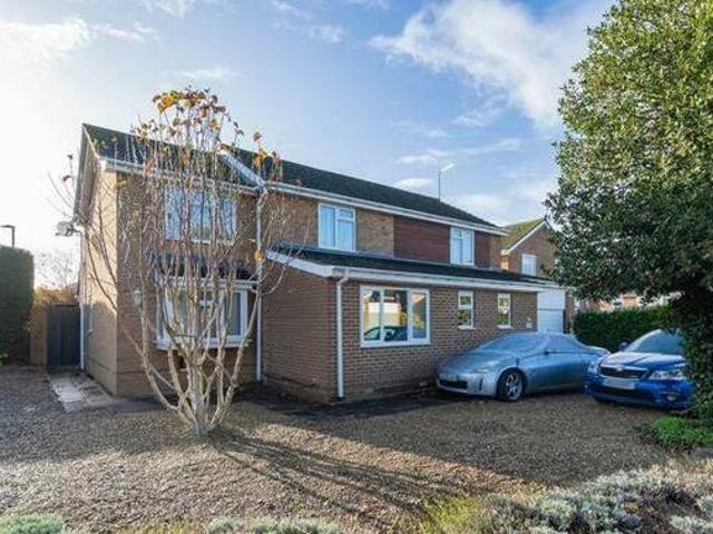 5 bedroom detached house for sale in Hound Close Abingdon OX14