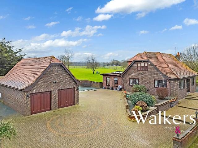 5 bedroom detached house for sale in House with Annexe/Development Potential Brook Street, Brentwood, CM14