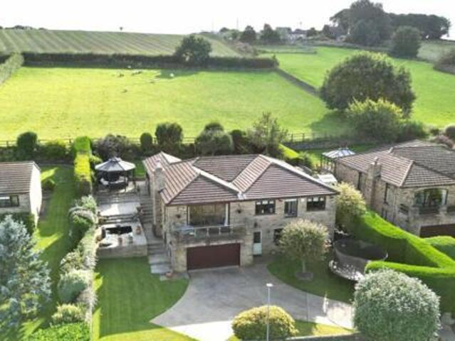 5 Bedroom Detached House For Sale In Hoylandswaine, Sheffield