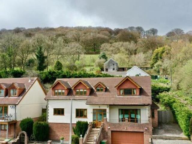 5 Bedroom Detached House For Sale In Hollybush