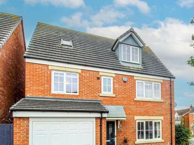 5 bedroom detached house for sale in Holme Farm Way Pontefract WF8