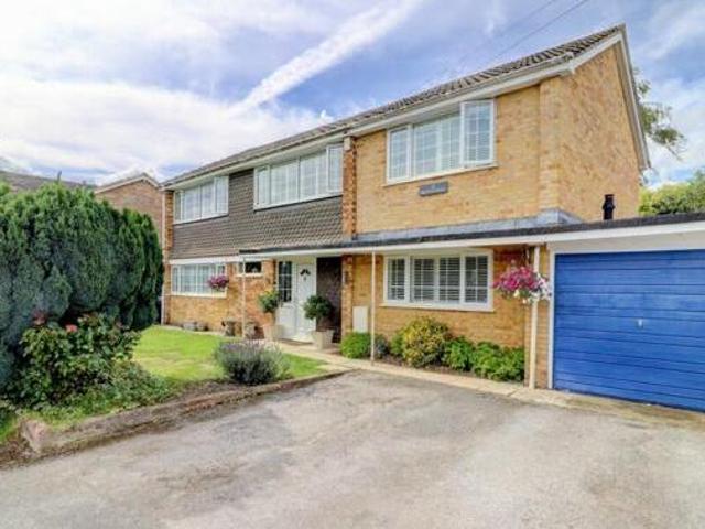 5 Bedroom Detached House For Sale In Holmer Green, High Wycombe