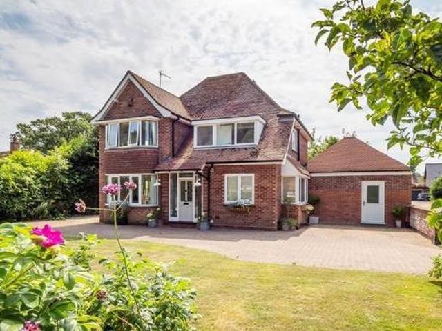 5 bedroom detached house for sale in Holt NR25