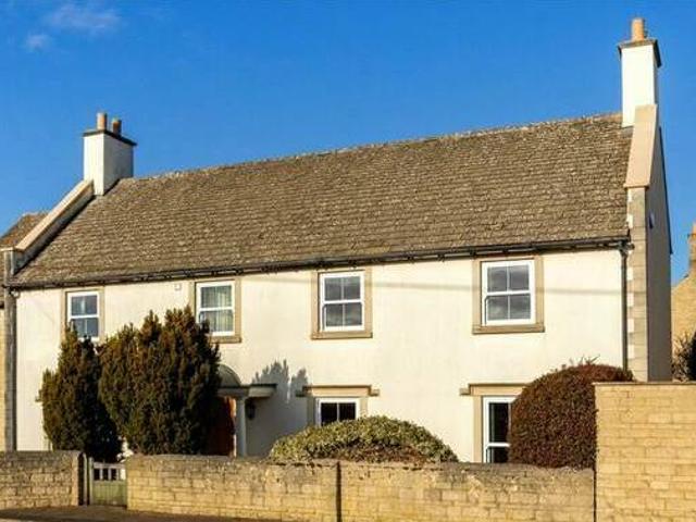 5 bedroom detached house for sale in Horcott Road Fairford Gloucestershire GL7