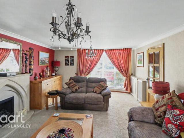 5 bedroom detached house for sale in Hornbeams, St Albans, AL2