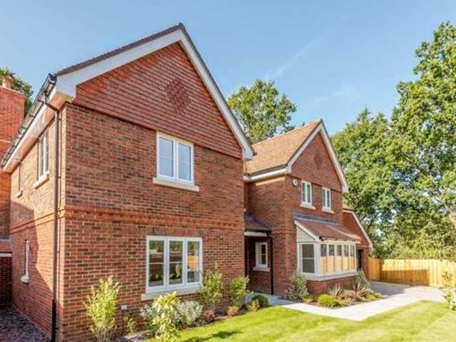 5 bedroom detached house for sale in Horsham Road Cranleigh GU6 GU6