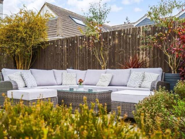 5 bedroom detached house for sale in Hawksworth Lane, Guiseley, Leeds, LS20