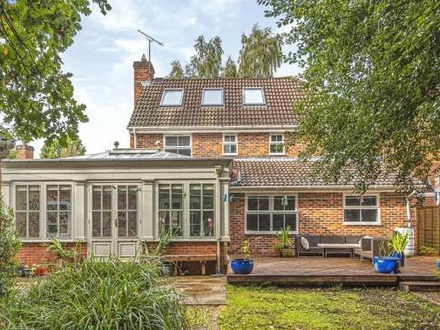 5 bedroom detached house for sale in Hawthorn Close Colden Common Winchester Hampshire SO21 SO2
