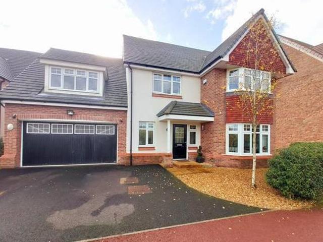 5 bedroom detached house for sale in Hawthorn Way Worsley M28 M28