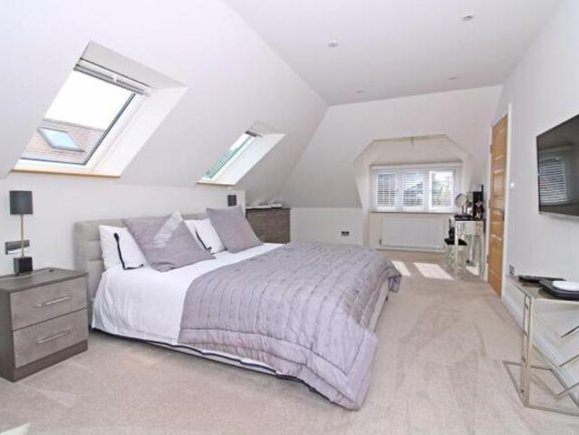 5 bedroom detached house for sale in Hayes Lane, Beckenham, BR3