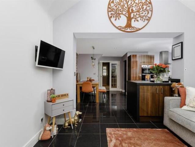 5 bedroom detached house for sale in Hazel Fold, Queensbury, Bradford, BD13