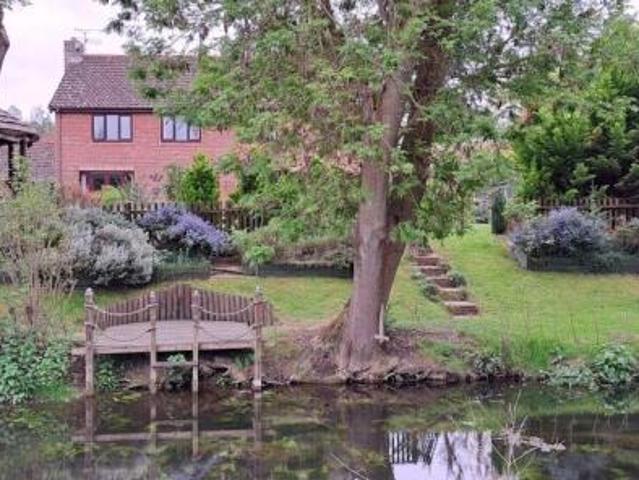 5 bedroom detached house for sale in Collinsons, Hadleigh Road, Ipswich Suffolk, IP2