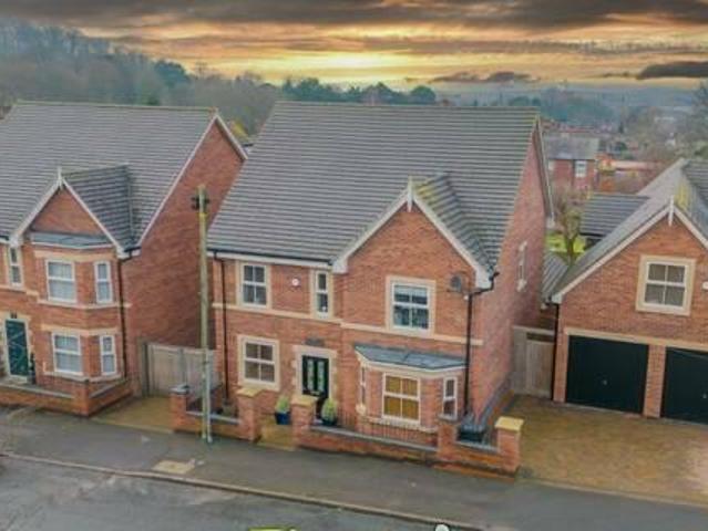 5 bedroom detached house for sale in Hamilton Road Burtonontrent DE15 0LN DE15