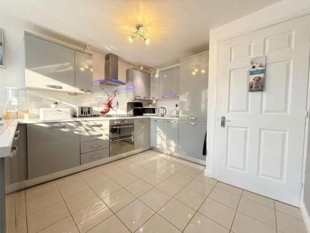 5 bedroom detached house for sale in Hanby Close, Fenay Bridge, HD8